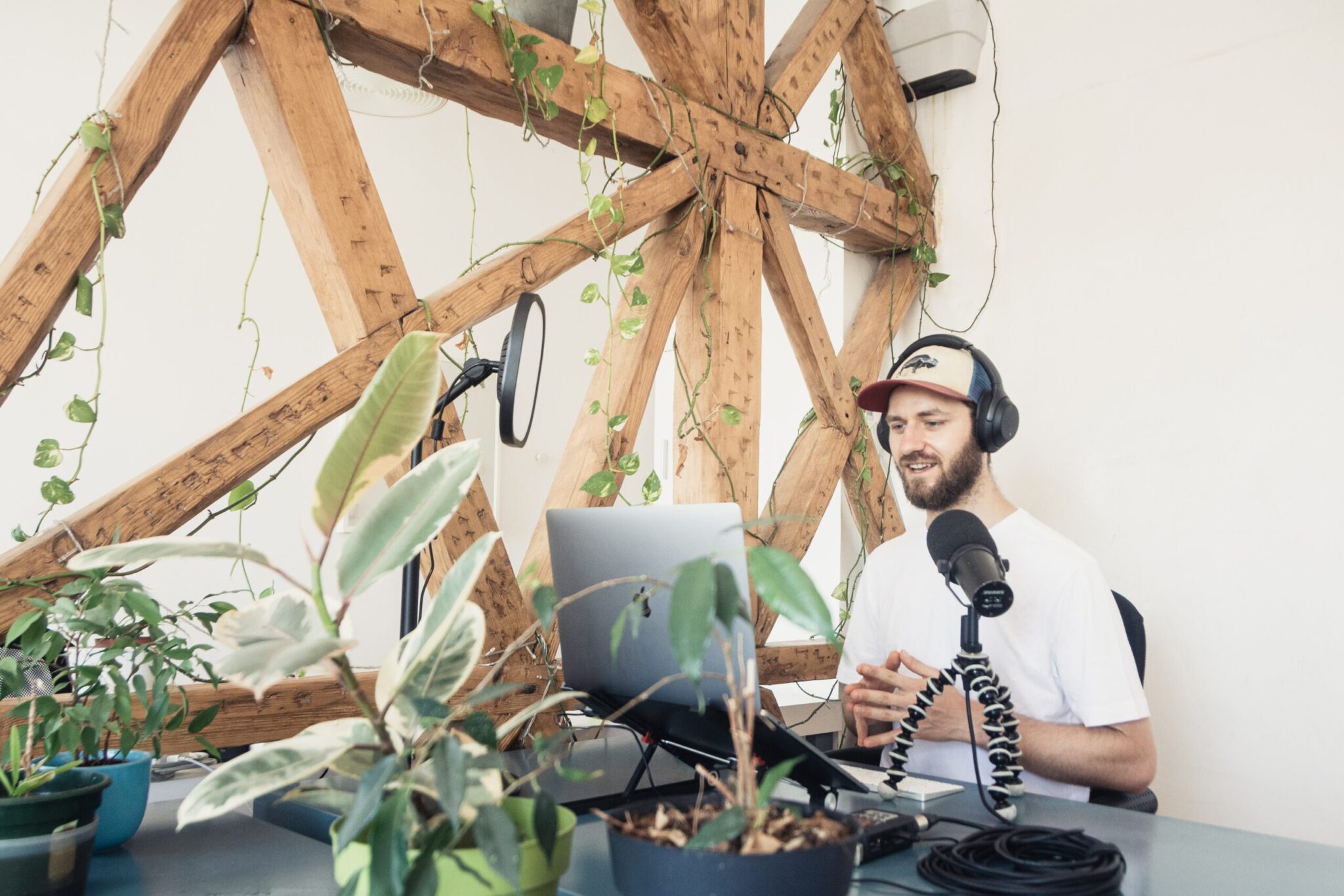How to Start a Podcast with No Audience (Steps & Examples) | Thinkific